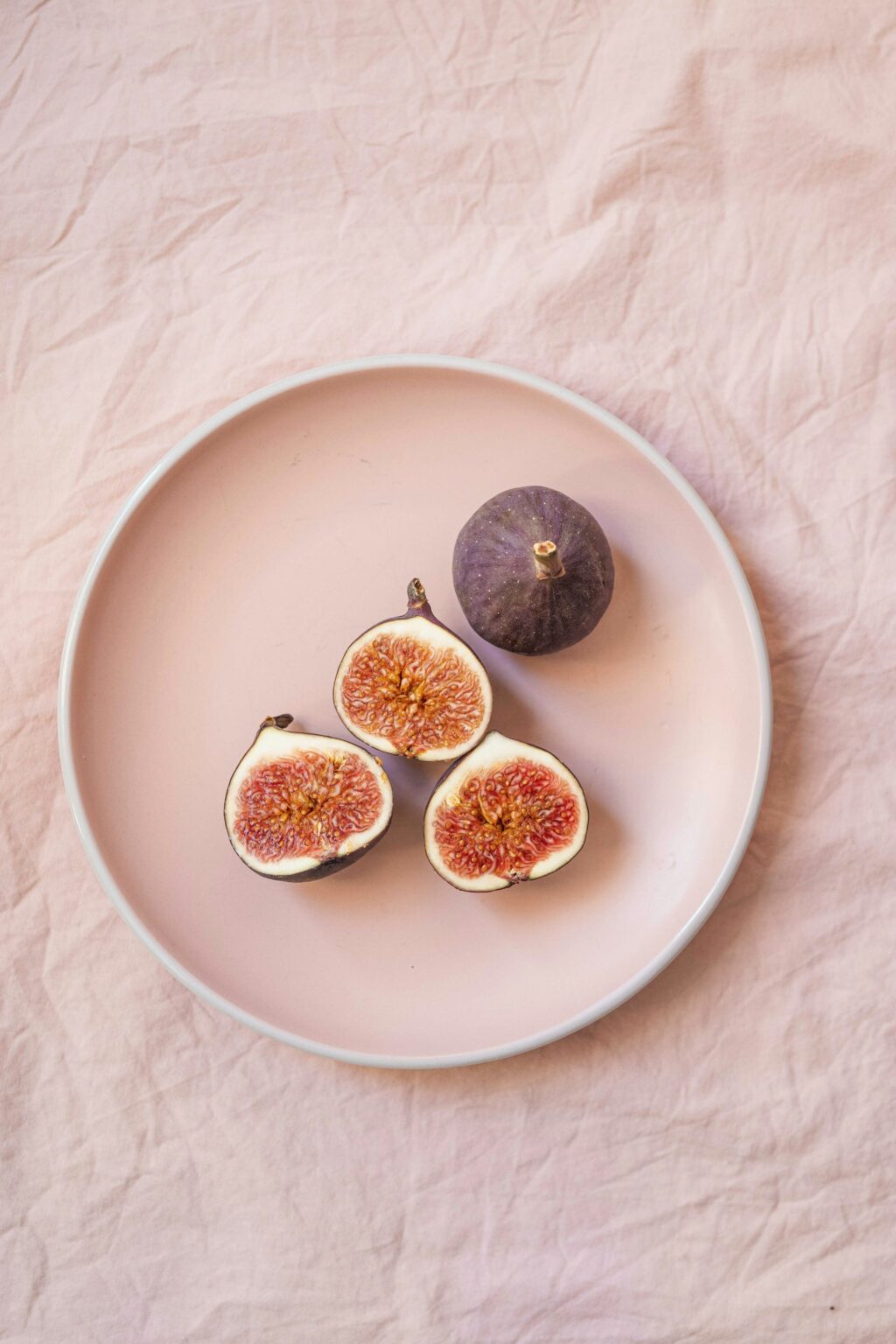 Fig vs Date: What's the Difference? From a Dietitian - The Balanced ...