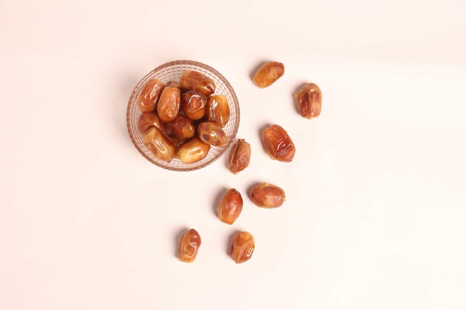 Fig vs Date: What's the Difference? From a Dietitian - The Balanced ...
