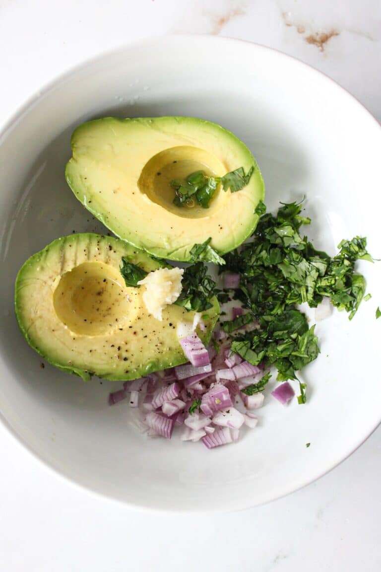 How to Make Guacamole with One Avocado (Easy 5-Minute Guac) - The ...