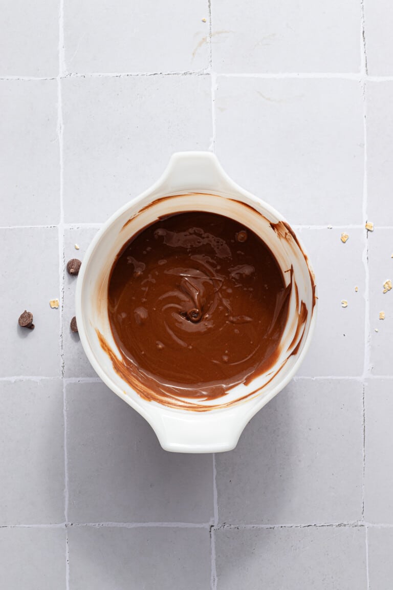 Healthy No Bake Chocolate Oat Bars - The Balanced Nutritionist